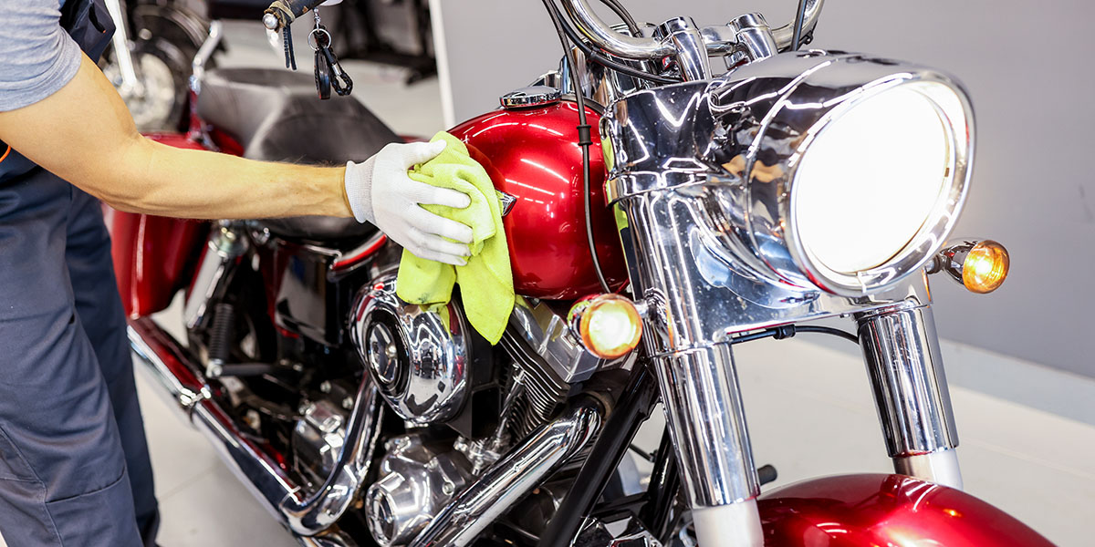 Care Advice: Cleaning the Saddle and Handlebars on Your Motorcycle ...