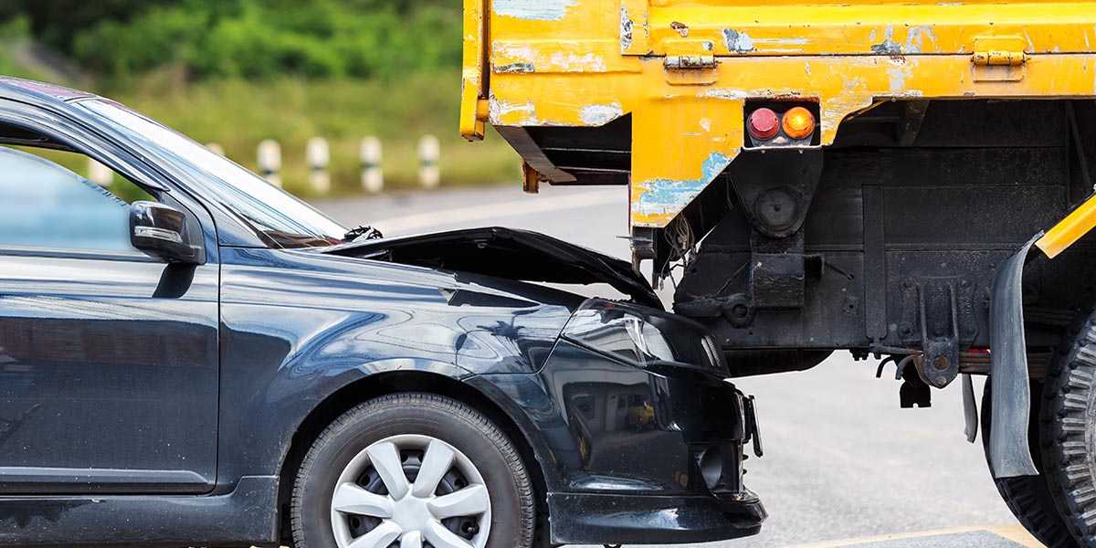 6 Things a Commercial Driver Should Do at the Scene of an Accident
