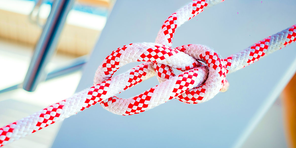 In Detail: How to Tie a Bowline Knot – Boatmart Blog
